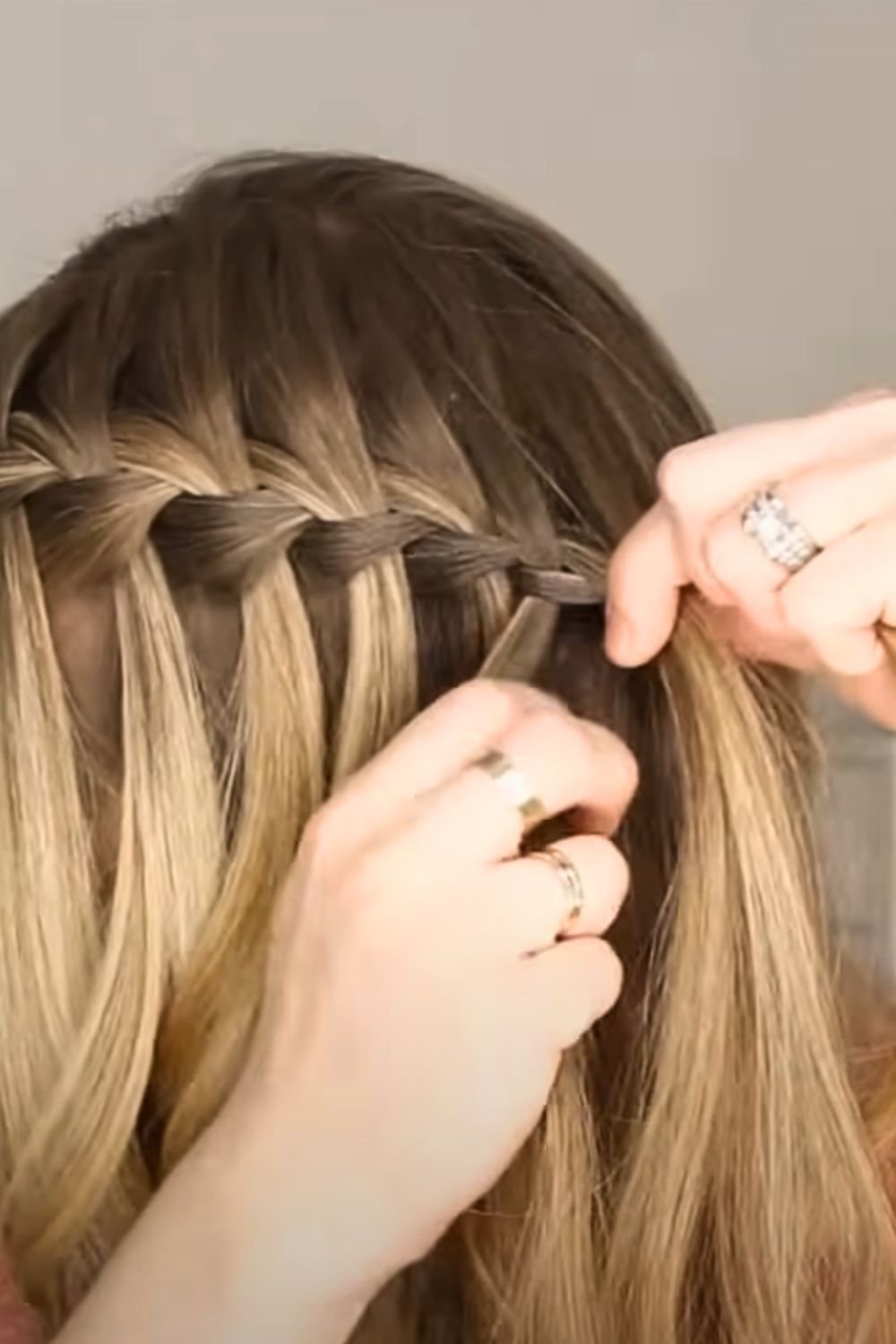 How to Do Waterfall Braid [Ultimate Tutorial] for Beginner 2024 ...